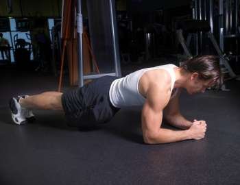 7 Contoh Latihan Kekuatan Yang Mudah Dilakukan Di Rumah